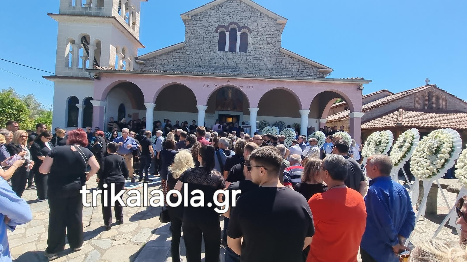 Βουβός πόνος στην κηδεία του 30χρονου που πνίγηκε στη Λευκάδα - ΤΑ ΝΕΑ
