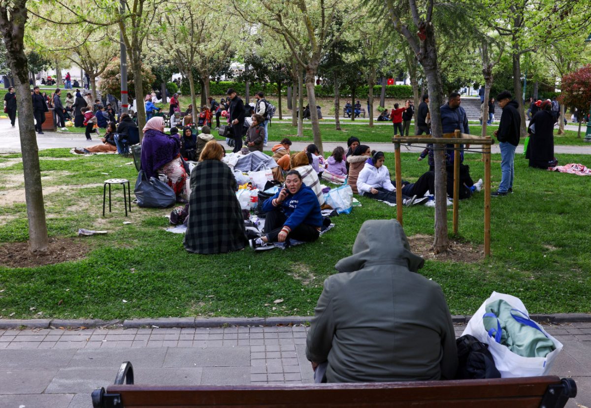 Nεκρή μια 14χρονη και 69 τραυματίες στην Τουρκία από τα 5,8 Ρίχτερ ...