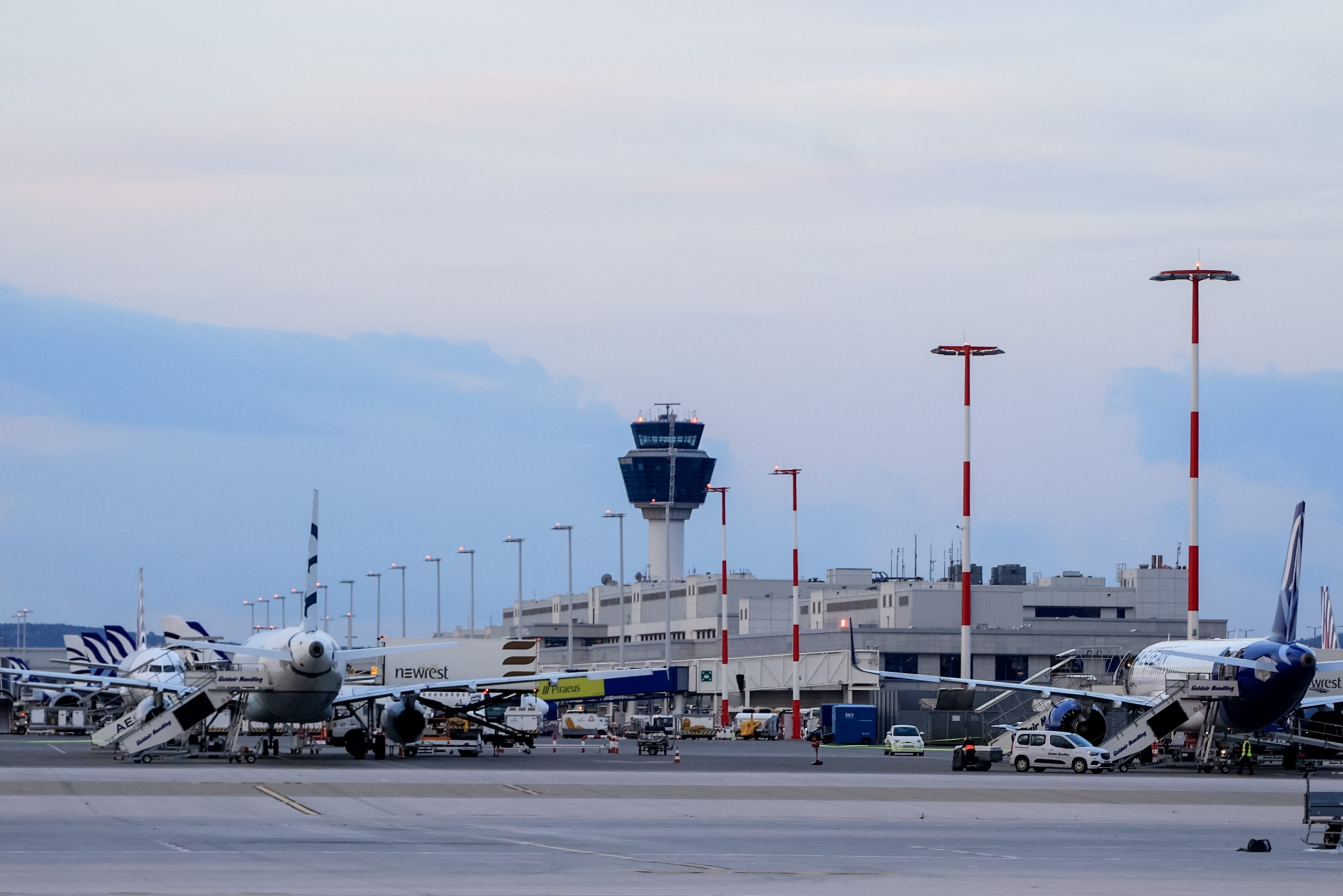 Συναγερμός στο «Ελ. Βενιζέλος» - Αεροπλάνο με 150 επιβάτες ...