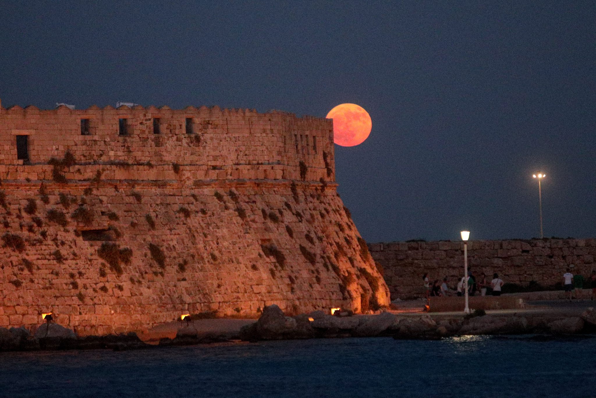 Αυγουστιάτικη Πανσέληνος: Πώς εξελίχθηκε σε πολιτιστικό θεσμό - ΤΑ ΝΕΑ