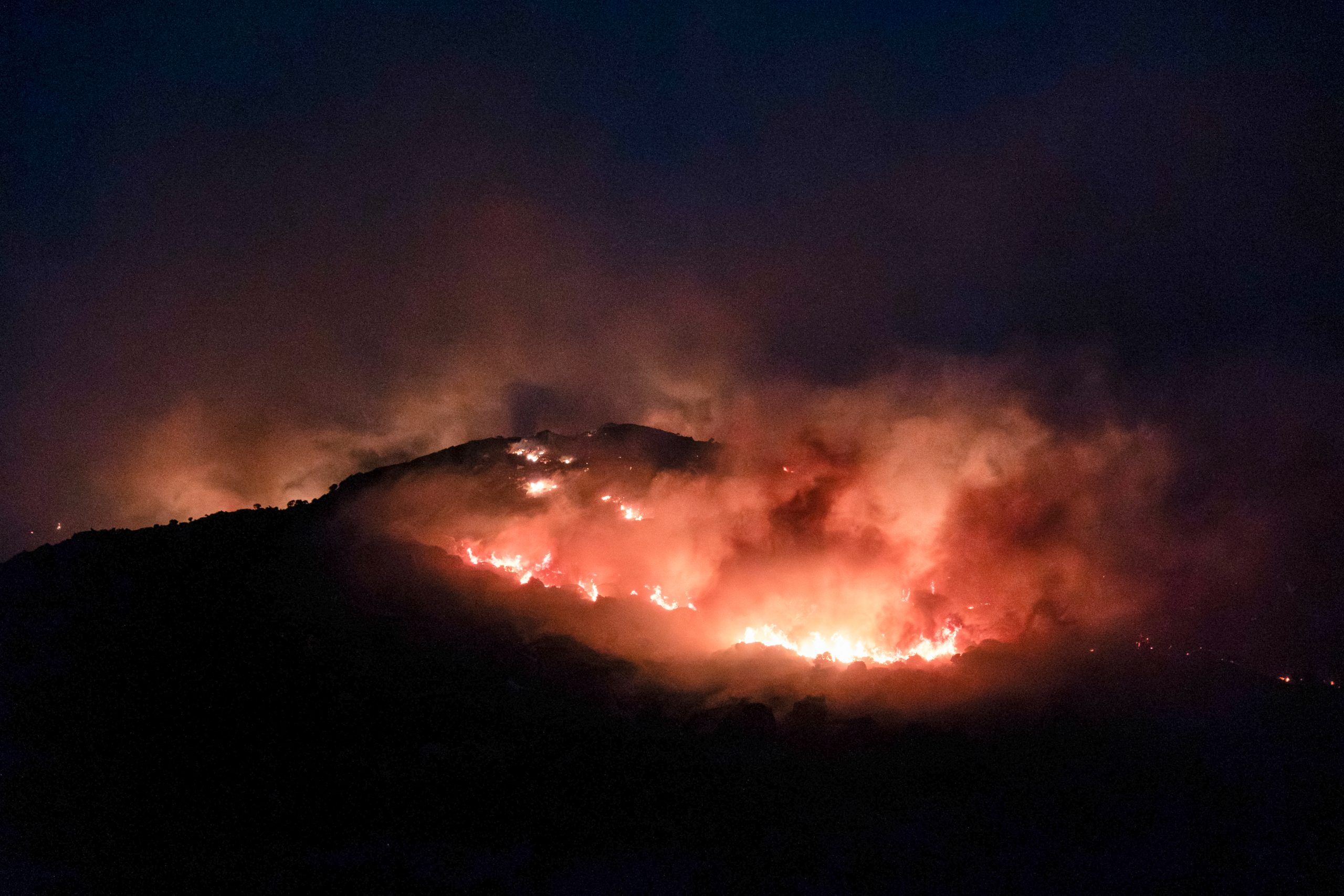 Κάηκαν σπίτια από τη φωτιά στα Χανιά – Εφιαλτική νύχτα, ανεξέλεγκτο το ...