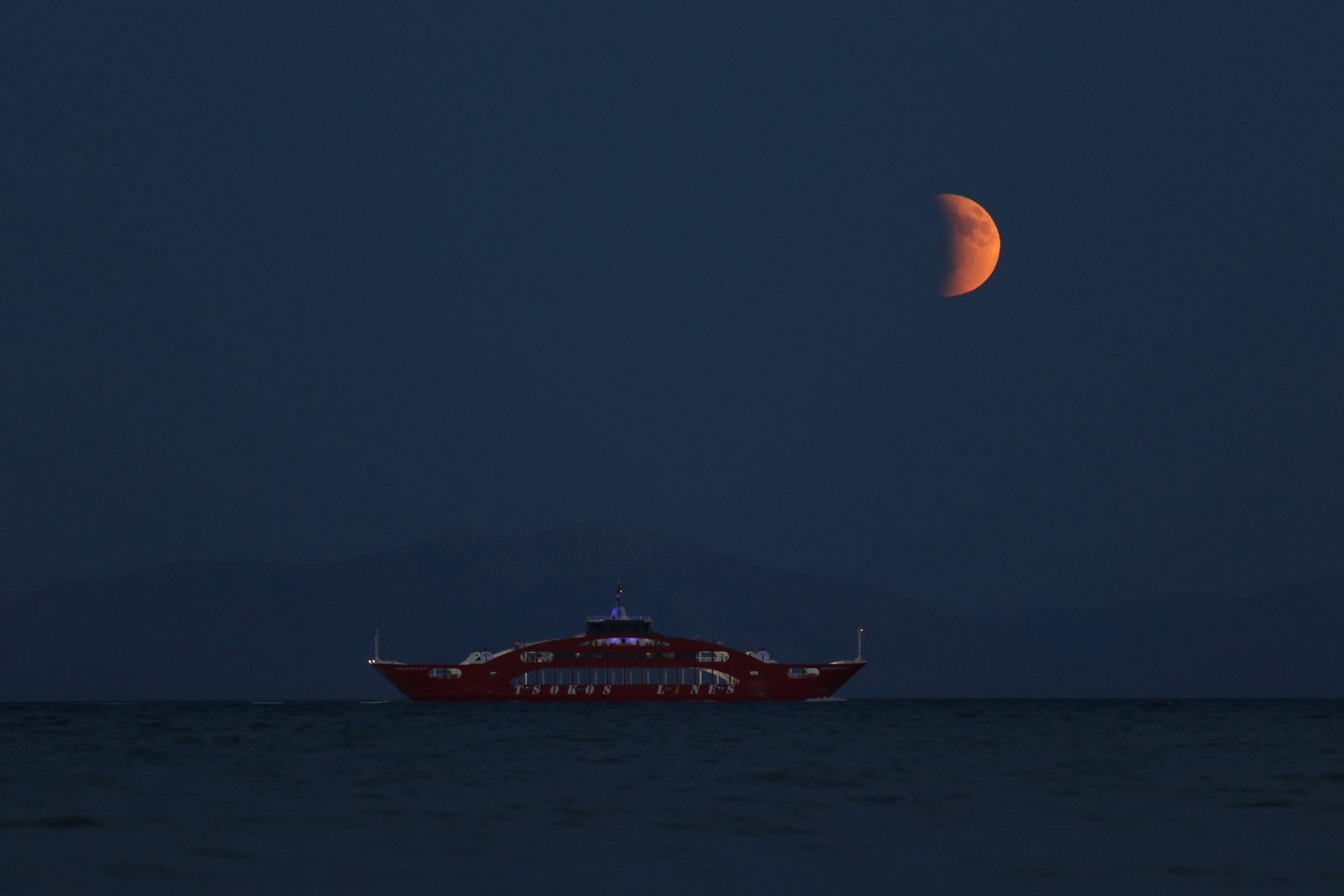 Ματωμένο Φεγγάρι: Η μαγεία της τελευταίας ολικής έκλειψης Σελήνης για ...