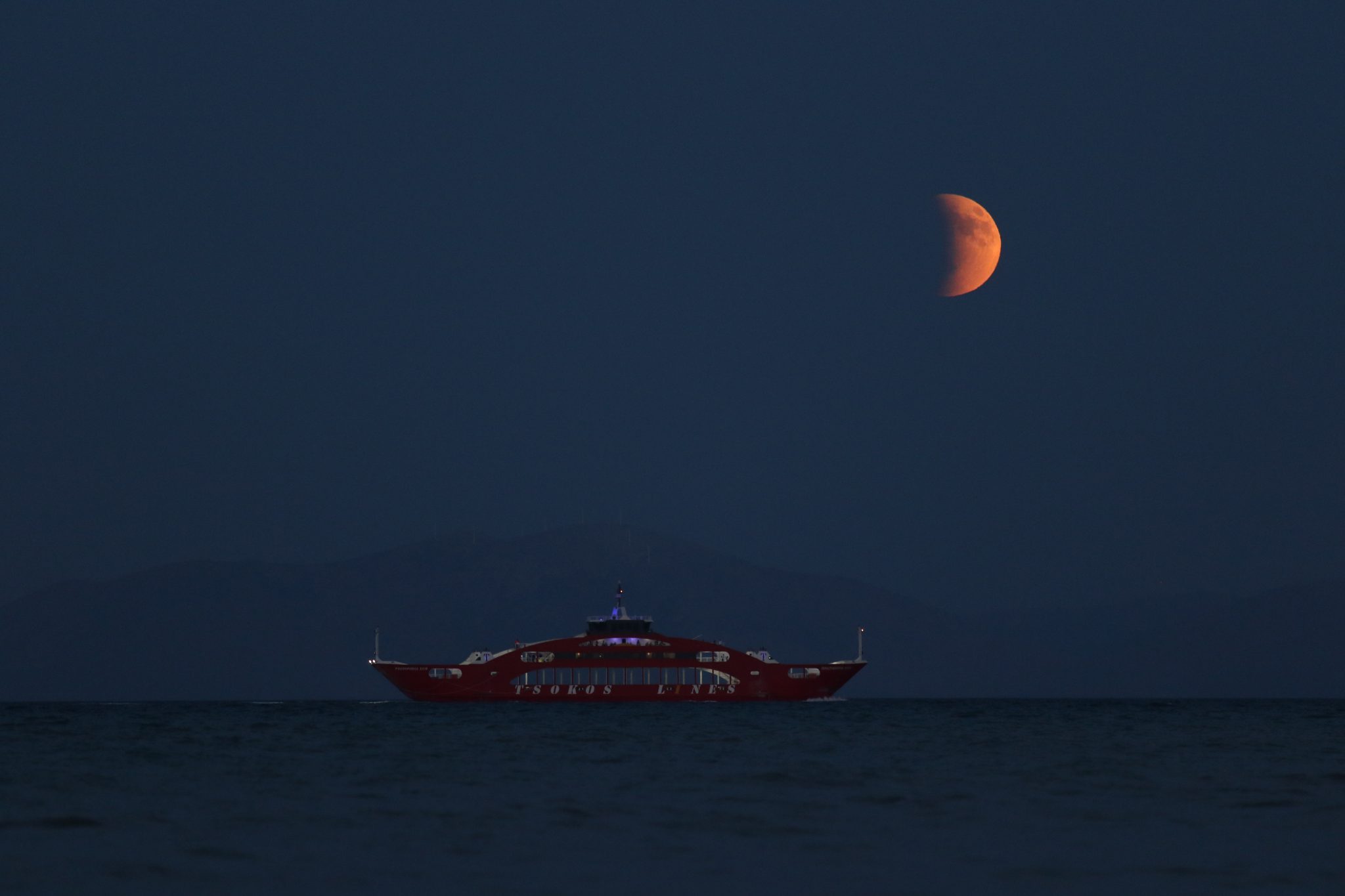 Ματωμένο Φεγγάρι: Η μαγεία της τελευταίας ολικής έκλειψης Σελήνης για ...