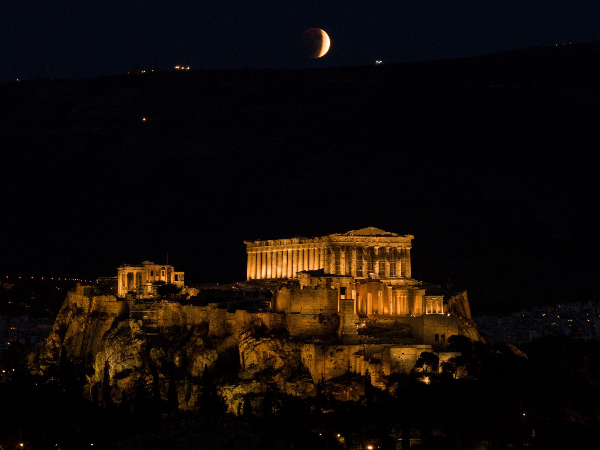 Ματωμένο Φεγγάρι: Η μαγεία της τελευταίας ολικής έκλειψης Σελήνης για ...