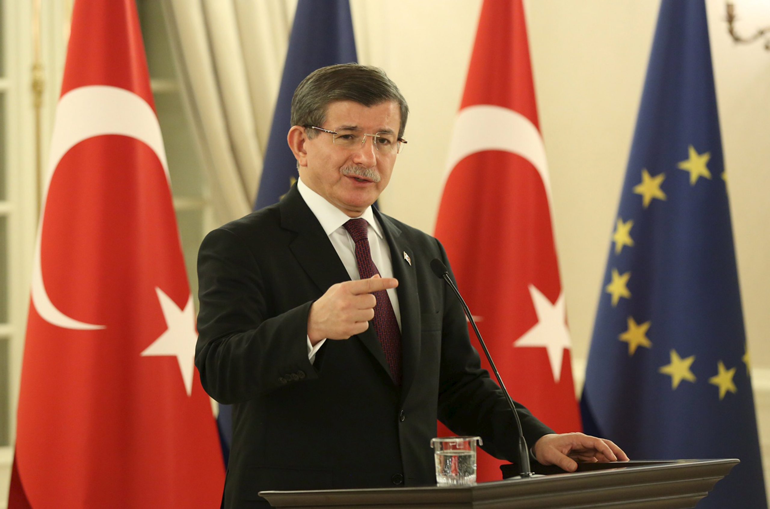 Αχμέτ Νταβούτογλου στα «ΝΕΑ»: Πώς μπορεί να αρθεί το casus belli - ΤΑ ΝΕΑ
