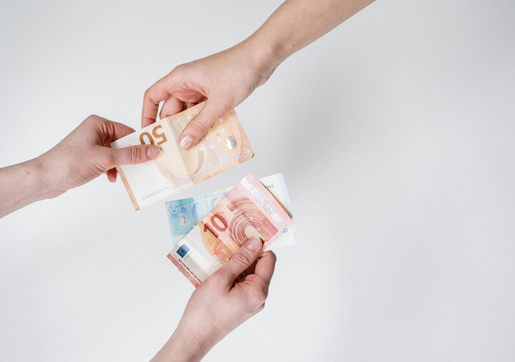 Στρατηγική συνεργασία ΕΛΤΑ - Alpha Bank για χρηματοοικονομικές ...
