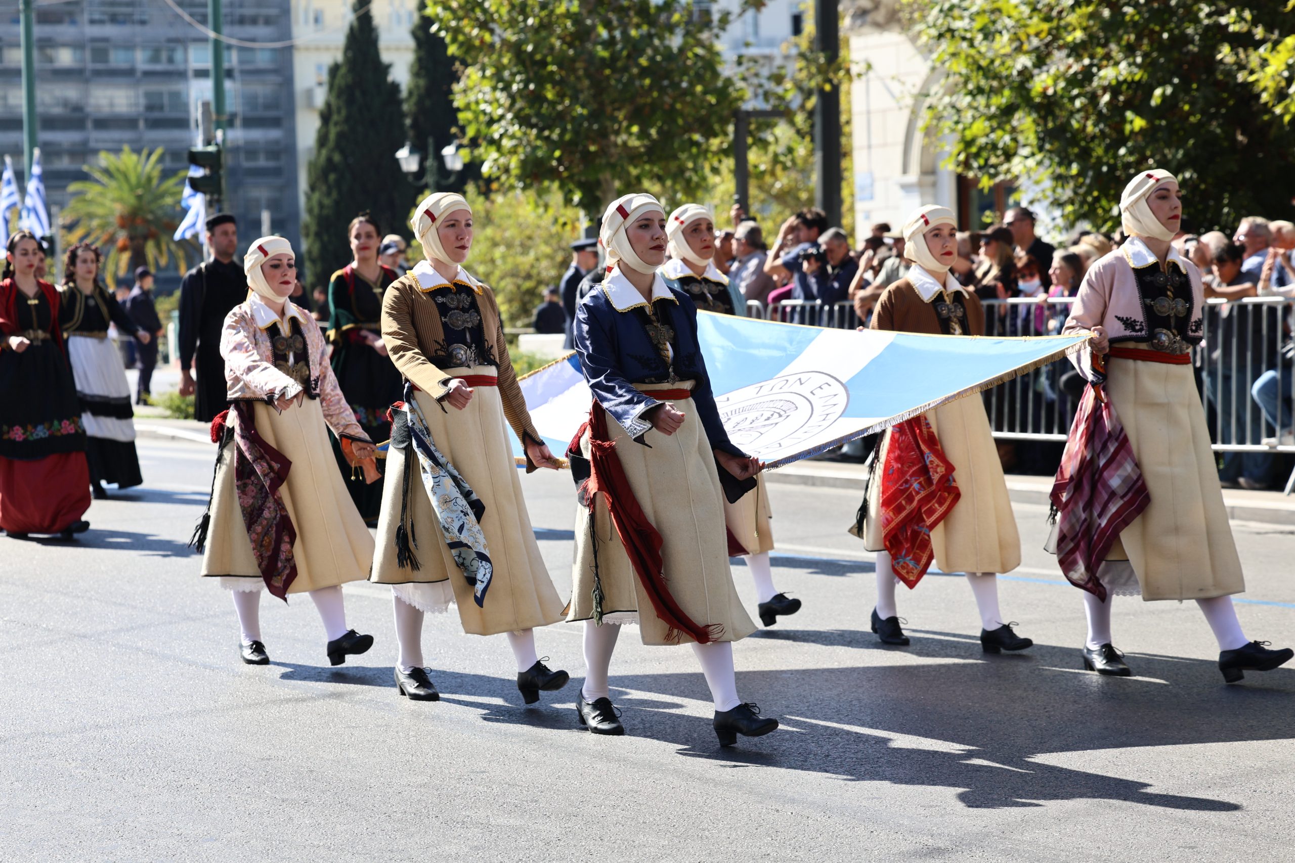 28η Οκτωβρίου: Εικόνες από τη μαθητική παρέλαση στην Αθήνα - ΤΑ ΝΕΑ