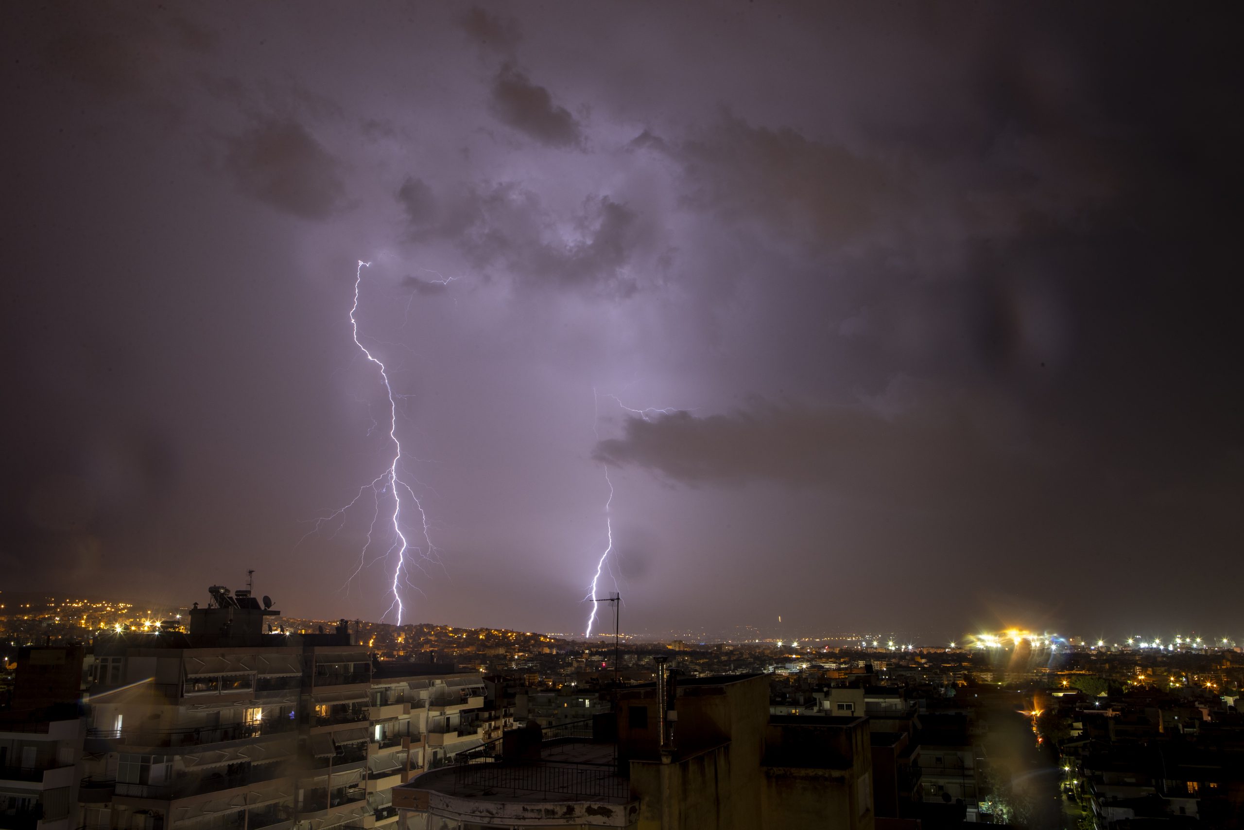 Κακοκαιρία: 112 για ισχυρές βροχές και καταιγίδες σε περιοχές της ...