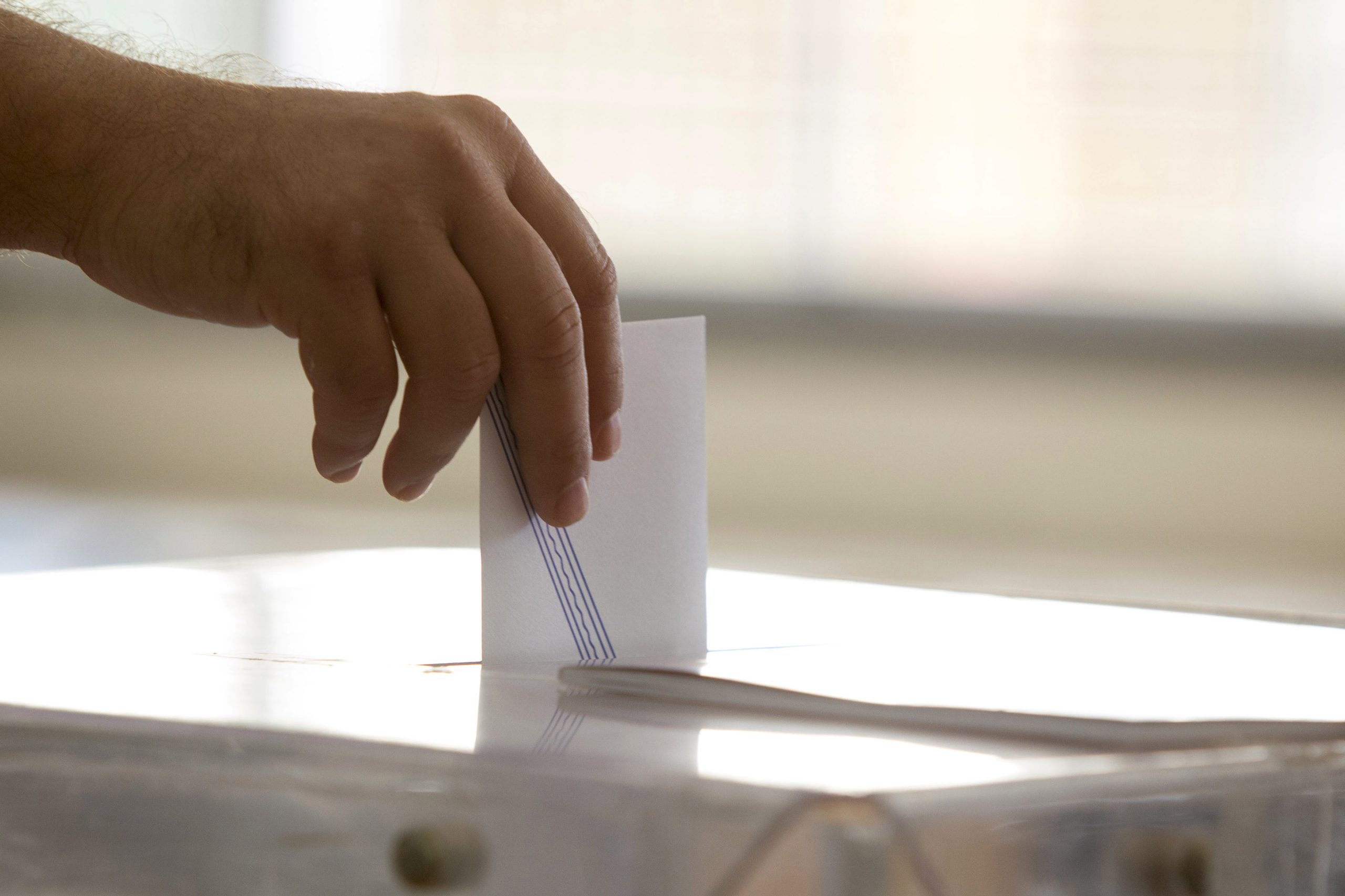 Δημοσκόπηση-σοκ: Μεγάλη η δεξαμενή των αναποφάσιστων - 6 στους 10 θα ...
