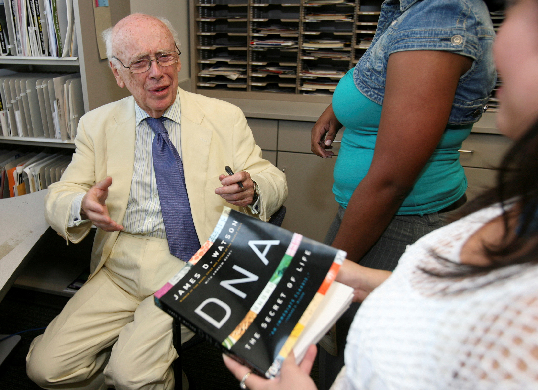 James Watson: Πέθανε ο επιστήμονας που ανακάλυψε τη διπλή έλικα του DNA ...