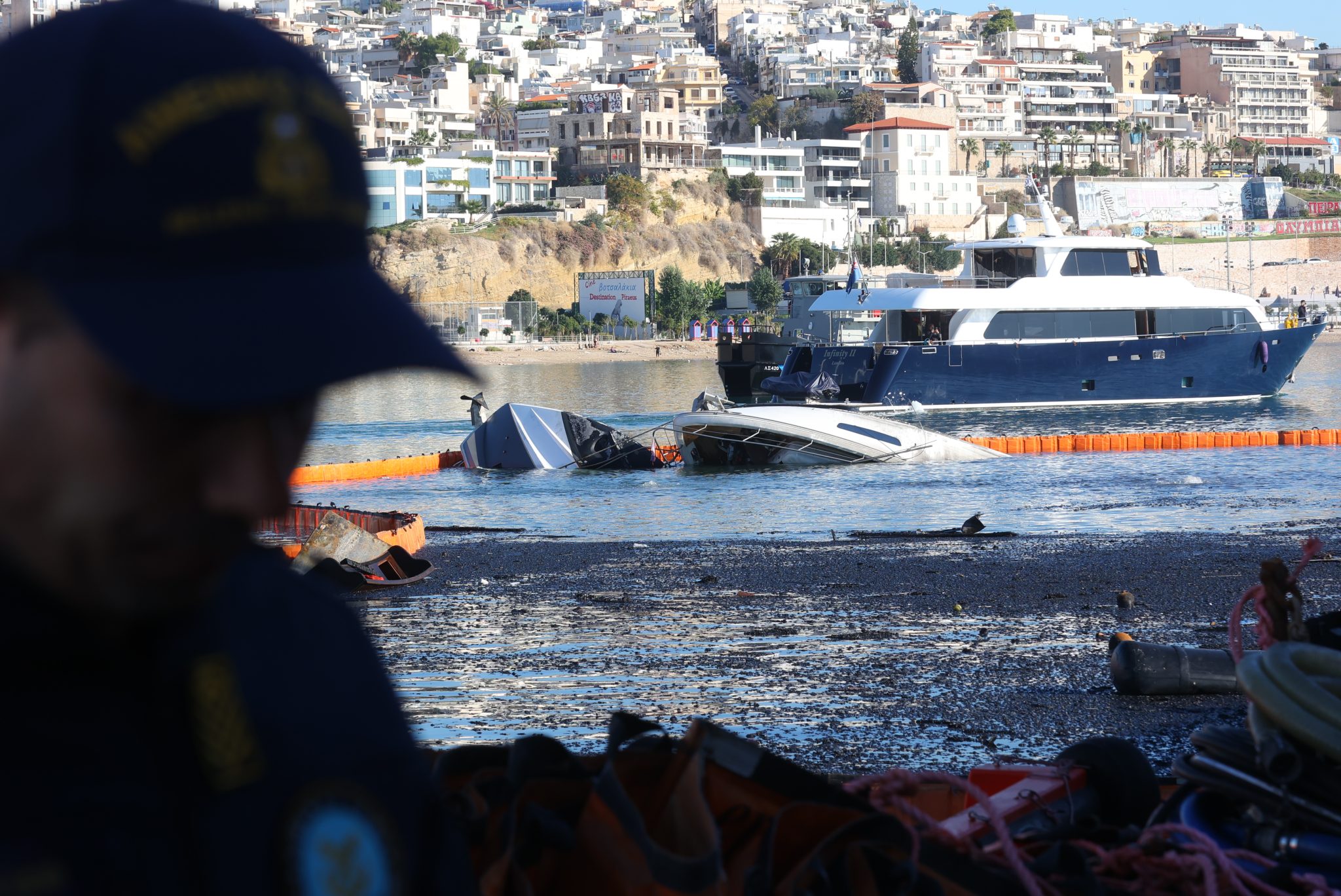 Πώς ξεκίνησε η φωτιά στη Μαρίνα Ζέας - Παραδόθηκαν στις φλόγες και ...