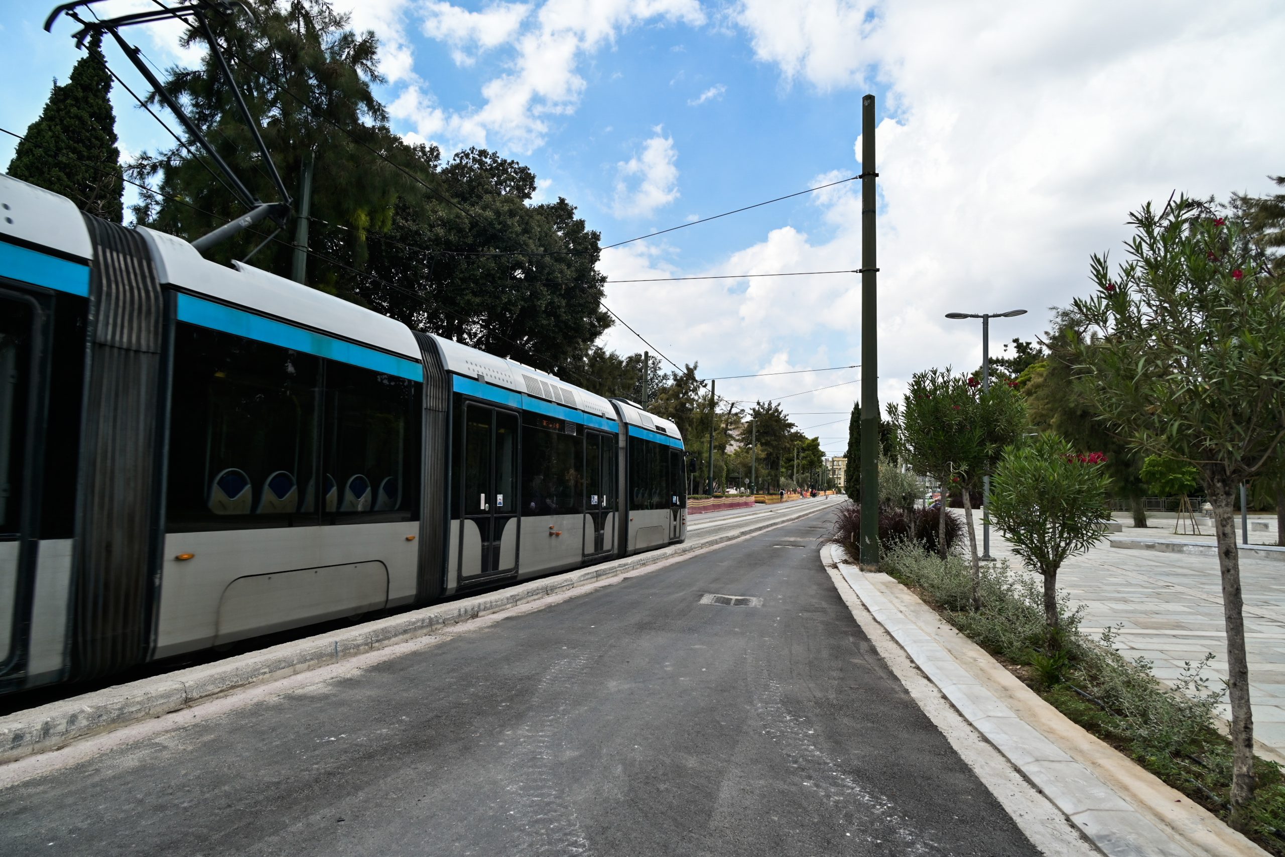 Σύλληψη 28χρονου που πάρκαρε το ΙΧ του πάνω στις ράγες του Τραμ - Ποιο ...