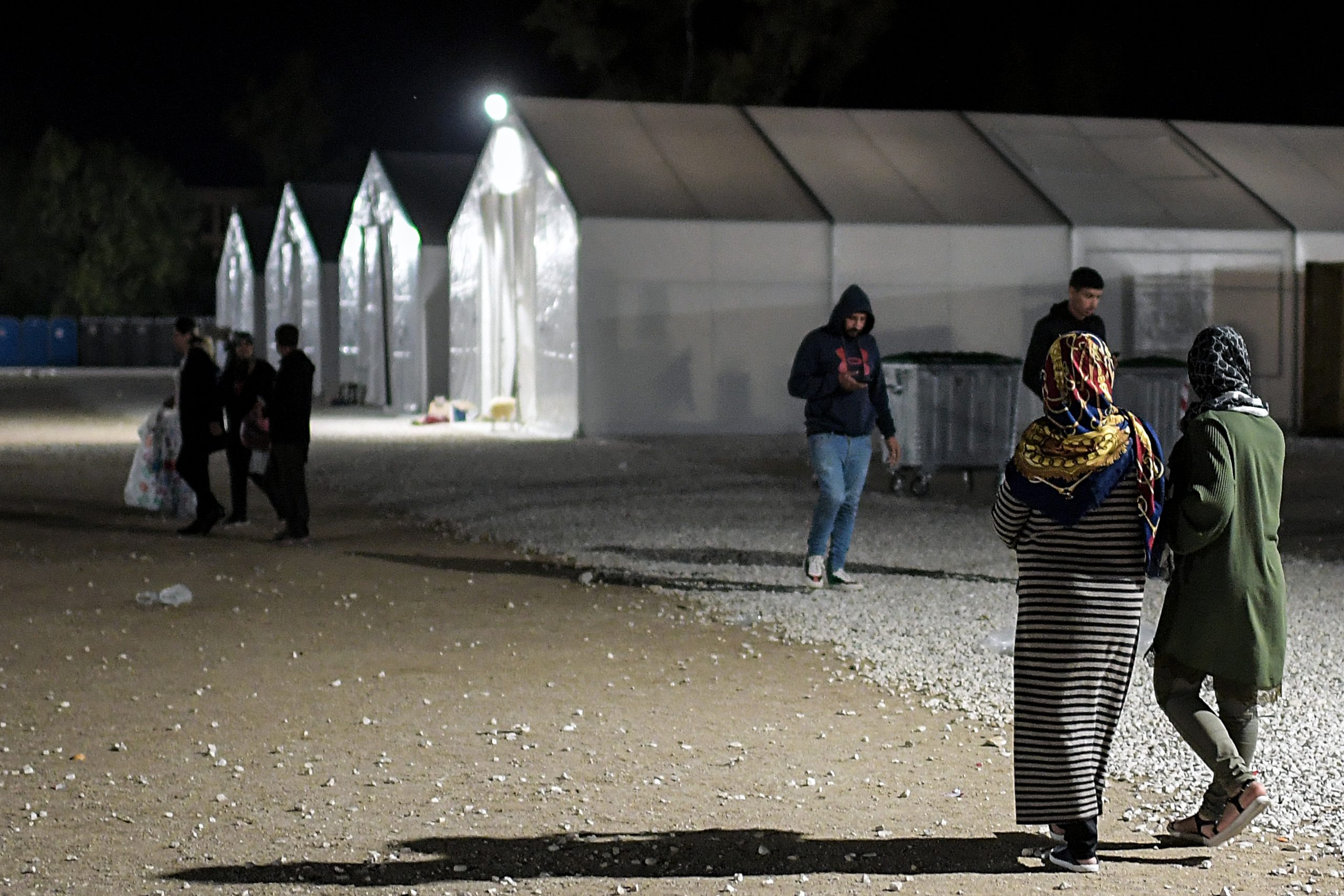 Εξέγερση σε δομή φιλοξενίας μεταναστών στις Σέρρες - Έκοψαν ...