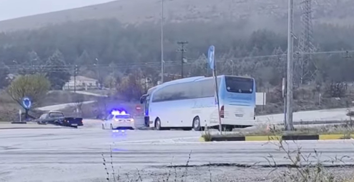 Τροχαίο με λεωφορείο μετά από ανακοπή του οδηγού: Πώς σώθηκαν 40 άτομα ...