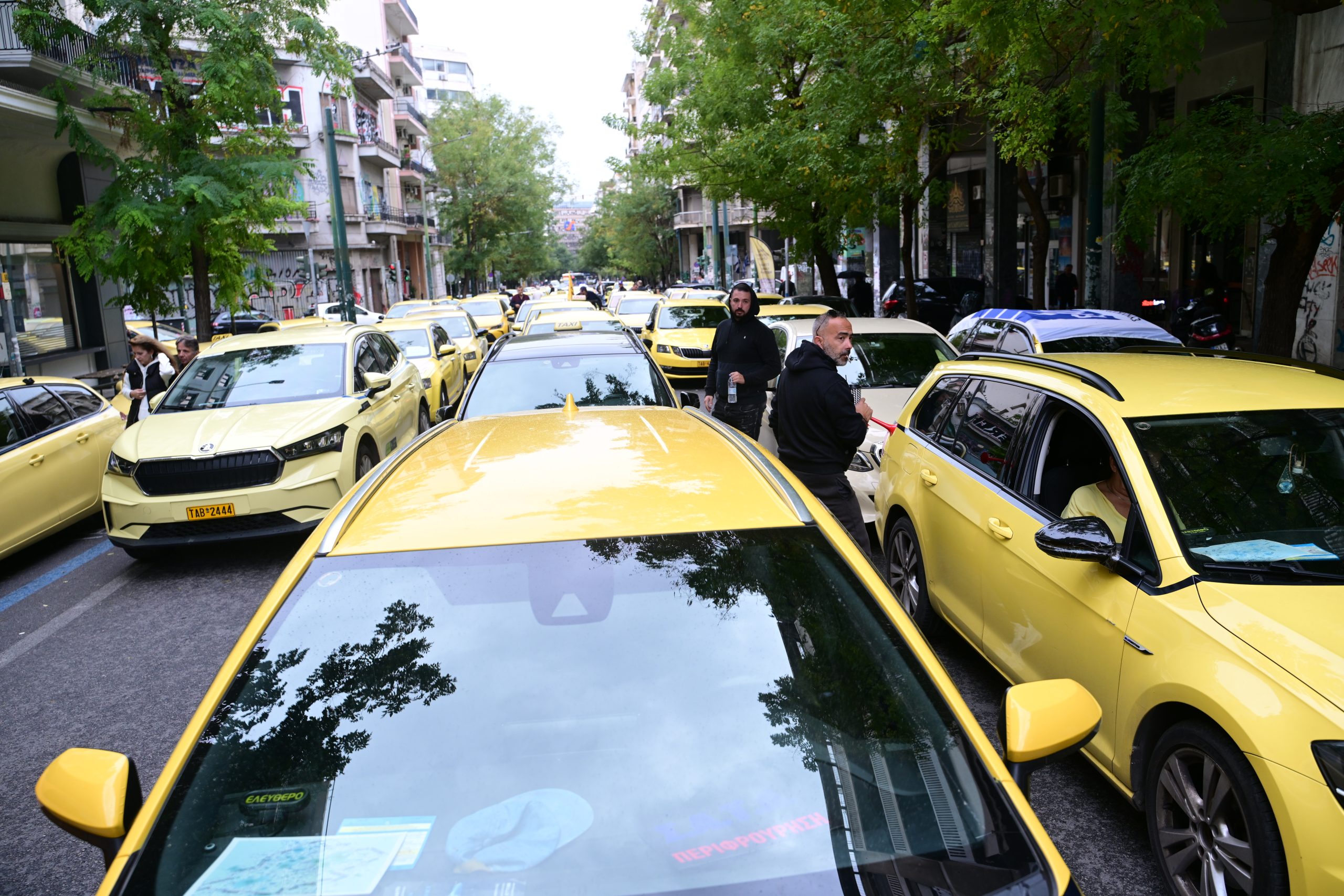 Παραλύουν οι μετακινήσεις με ταξί: Απεργία διαρκείας από 13 Ιανουαρίου ...