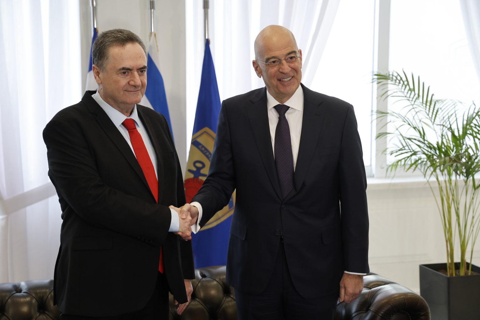 Συνάντηση Δένδια με τον Υπουργό Άμυνας του Ισραήλ - Οι στρατηγικές ...