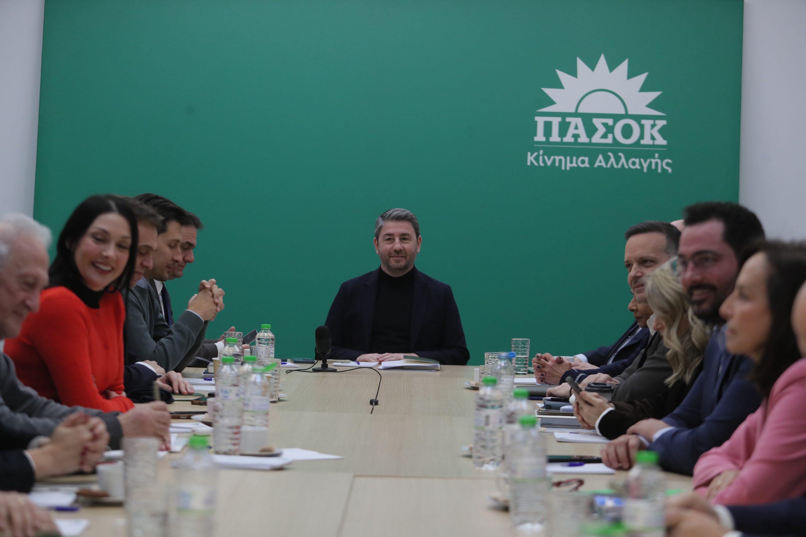 ΠΑΣΟΚ: Οι δημοσκοπήσεις φέρνουν δημόσια κριτική - Τι λένε Γερουλάνος ...