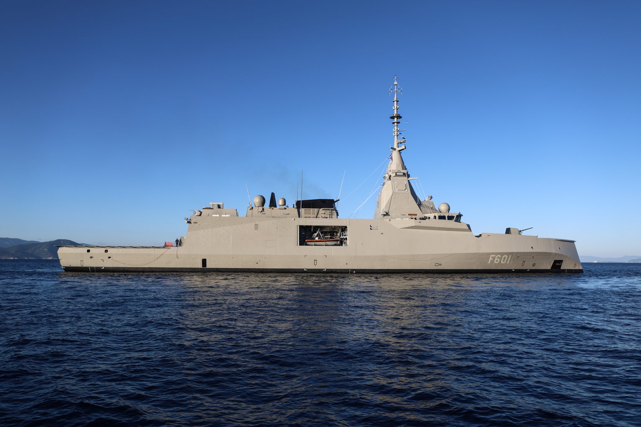 Φρεγάτα «Κίμων»: Η Ελλάδα υποδέχθηκε με τιμές τη Belharra - Η ...