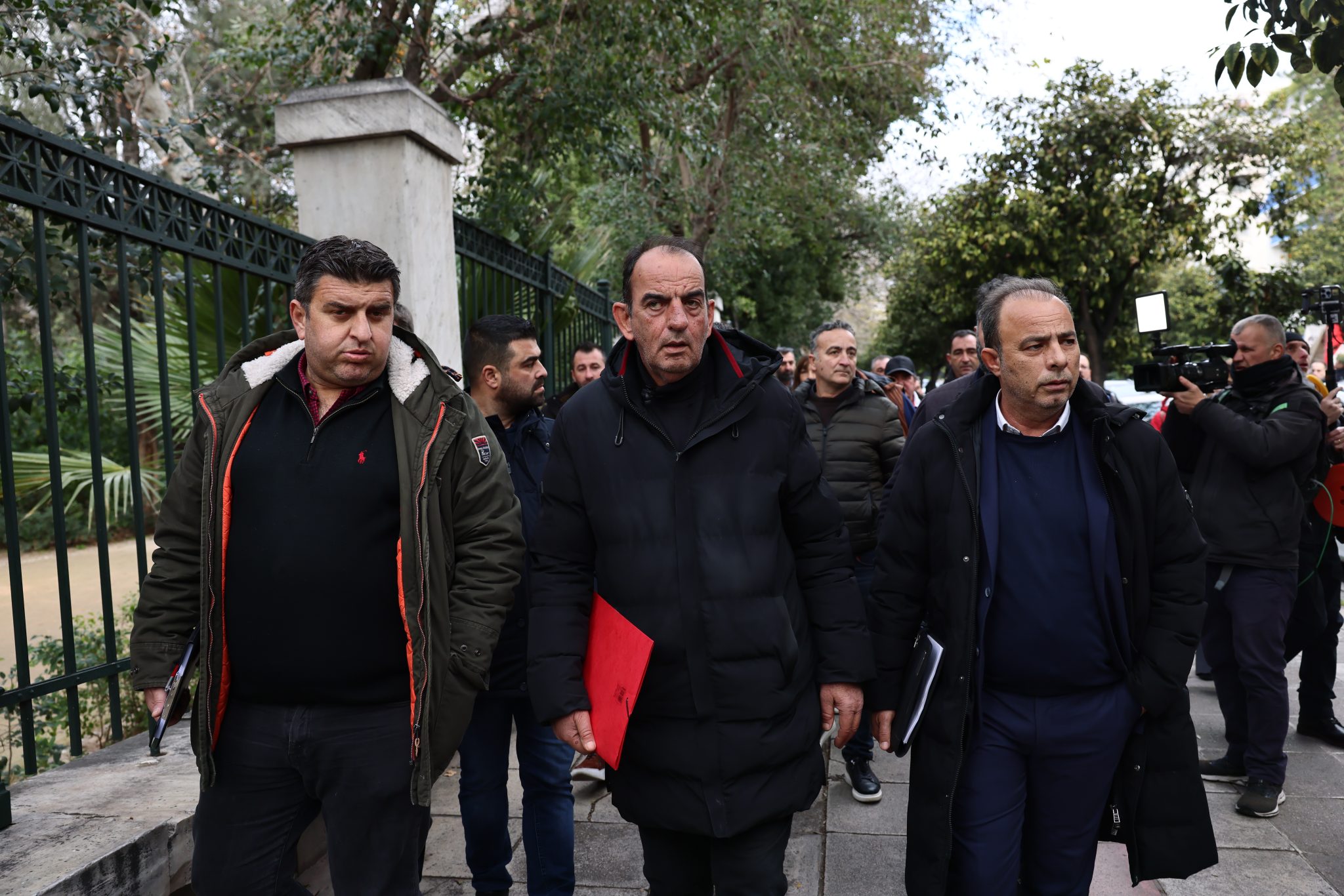 Έφτασαν οι αγρότες στο Μαξίμου για τη συνάντηση με τον Μητσοτάκη - ΤΑ ΝΕΑ