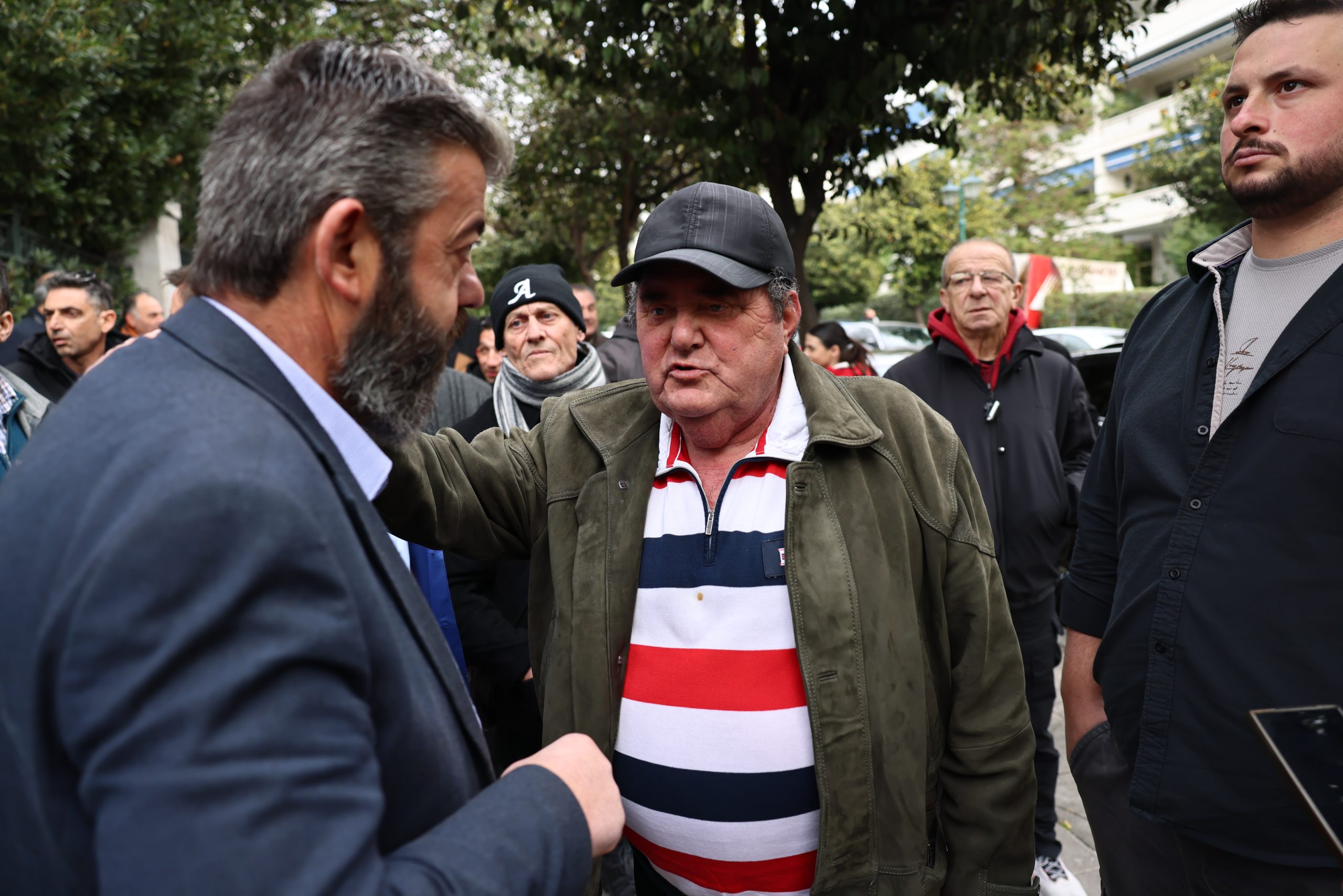 Έφτασαν οι αγρότες στο Μαξίμου για τη συνάντηση με τον Μητσοτάκη - ΤΑ ΝΕΑ