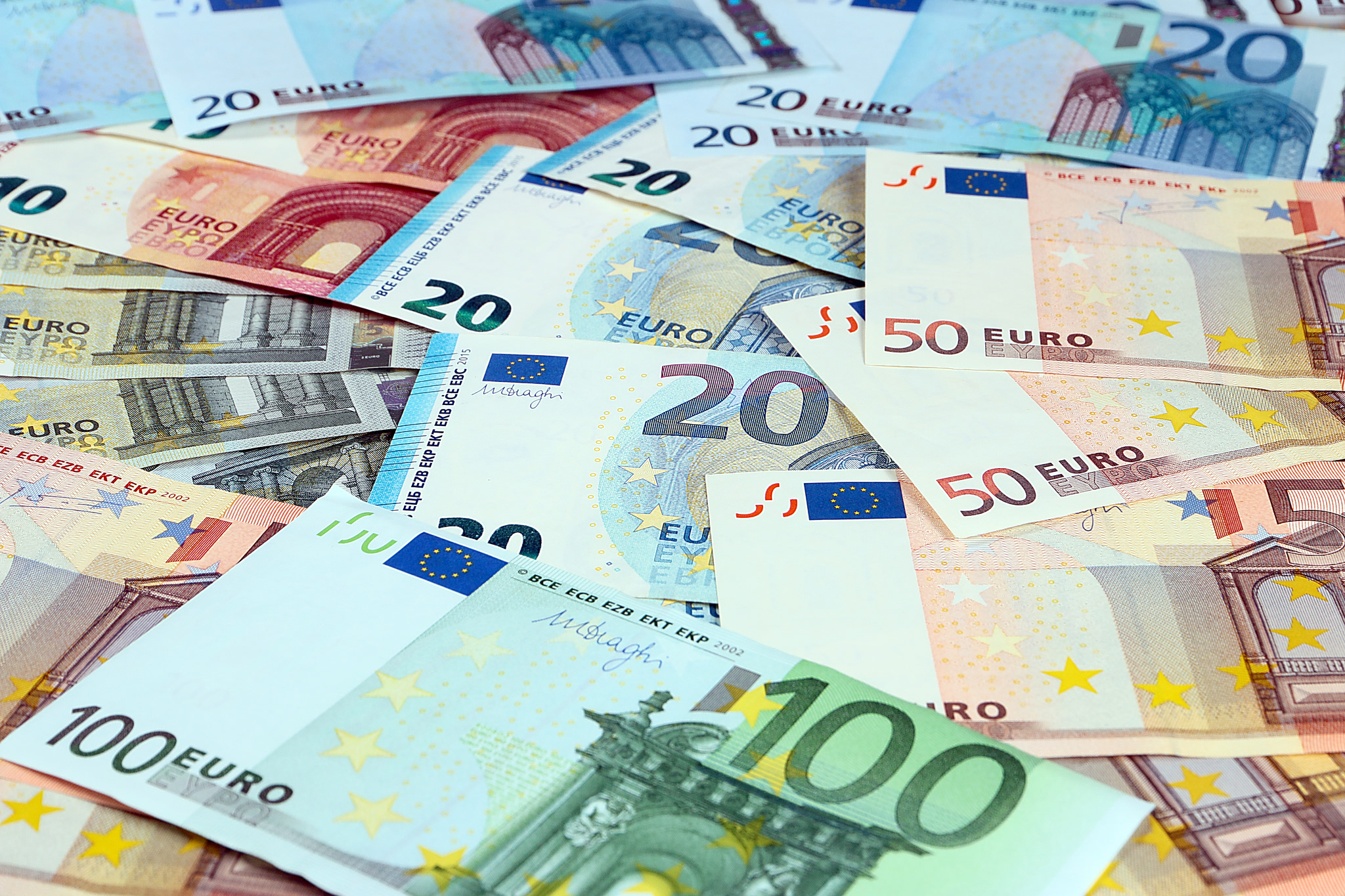 Νέο voucher για εργαζόμενους: 750 ευρώ επίδομα και online εκπαίδευση ...