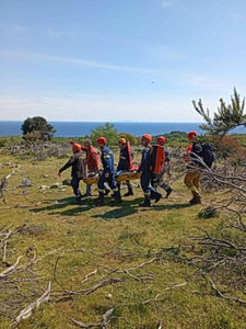Σαμοθράκη: Επιχείρηση διάσωσης τραυματισμένης γυναίκας από τις βάθρες ...